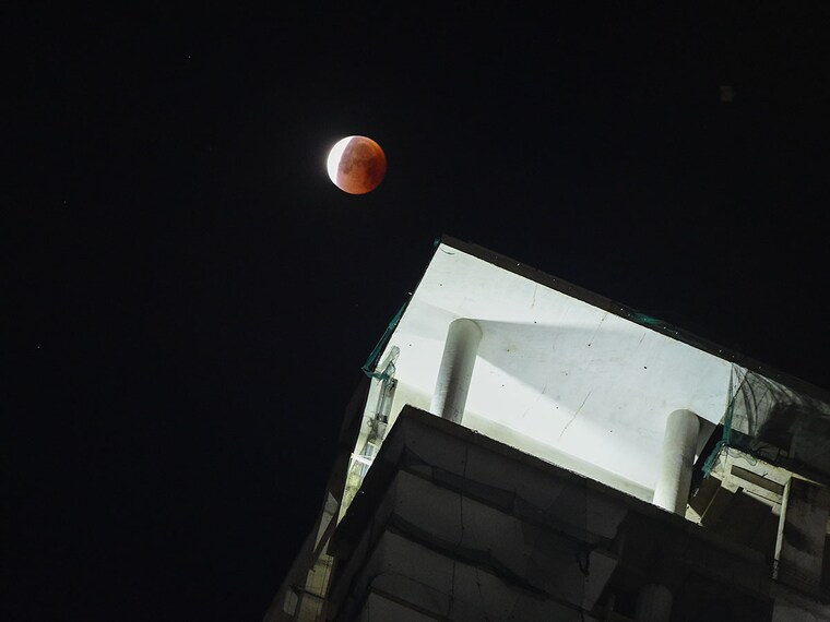 is a red moon normal