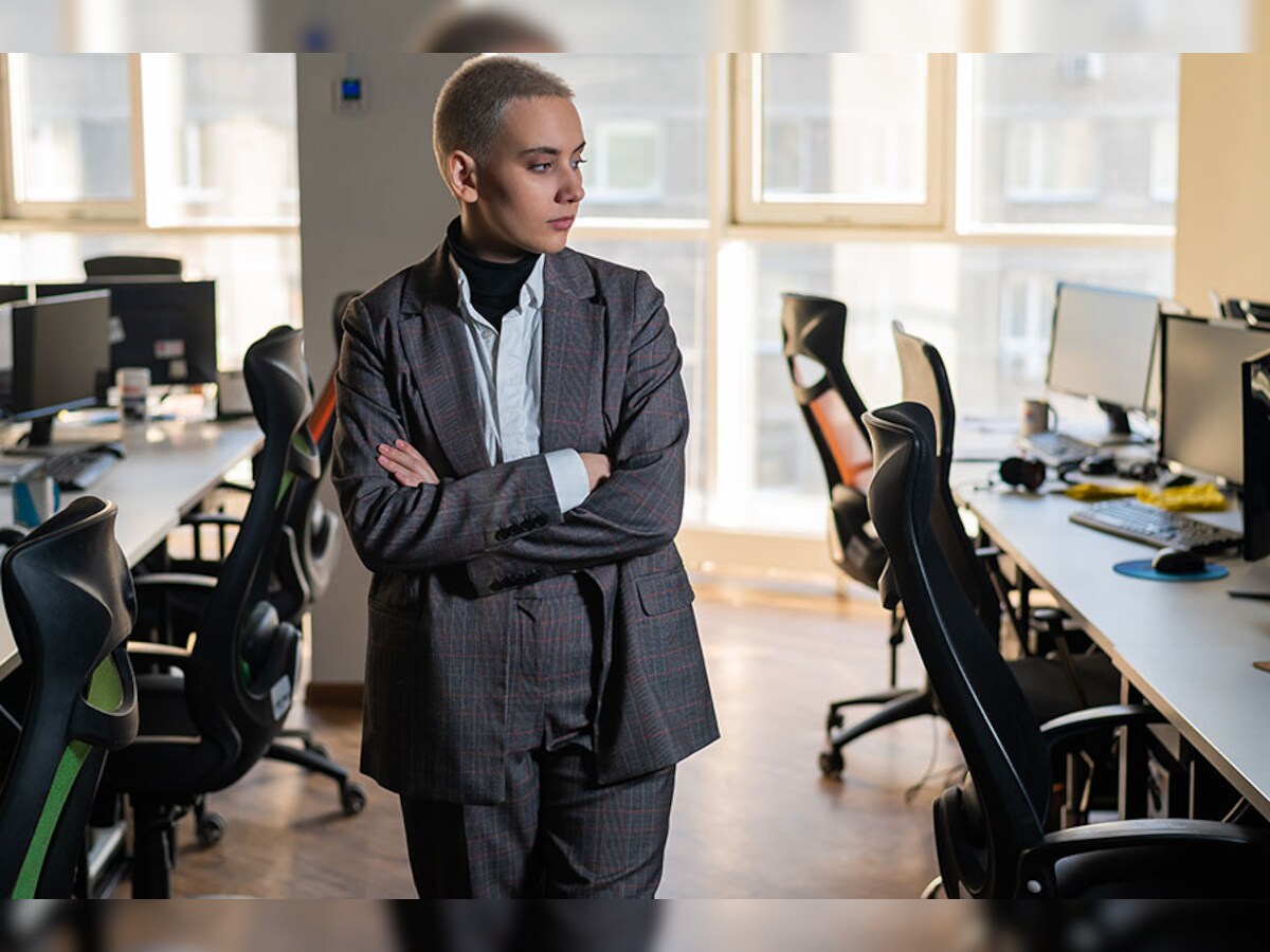 Bosses being in the office discourages employees from coming in, study ...